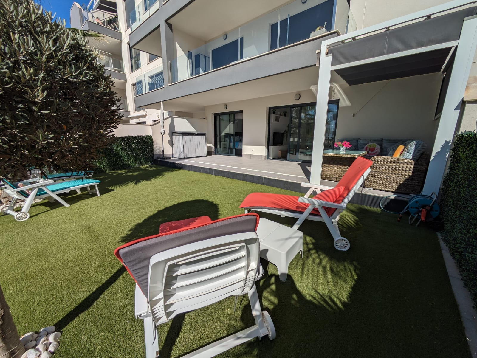 South Facing, Immaculate Ground Floor Apartment With Huge 81m2 Garden ...